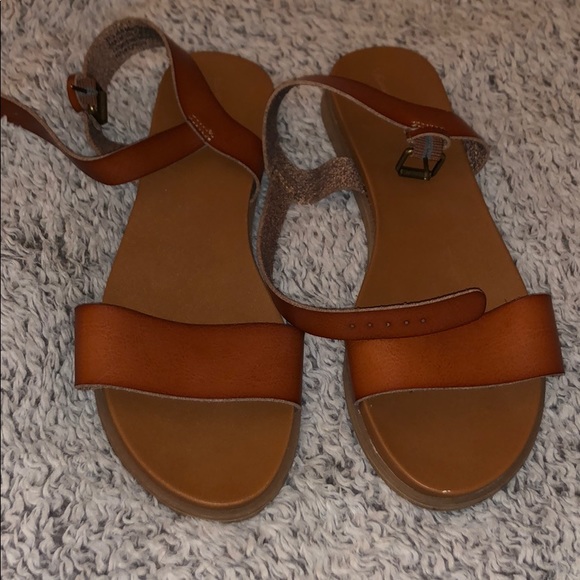 Universal Thread | Shoes | Brown Strap Sandals | Poshmark